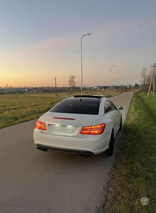 Balts Mercedes-Benz E 350 2009 Kauņa, ar dzinēja tilpumu 2.99 L un nobraukumu 340 tūkst. km par 12000 €, foto 3 vietnē AUTOMOTO.COM.LV