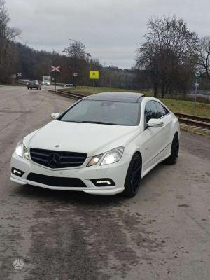 White Mercedes-Benz E 350 2009 in Kaunas, with an engine capacity of 2.99 L and mileage of 340 thousand km for 12000 €, photo 4 on AUTOMOTO.COM.LV