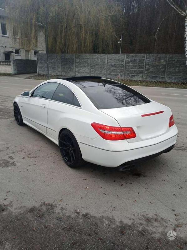 Balts Mercedes-Benz E 350 2009 Kauņa, ar dzinēja tilpumu 2.99 L un nobraukumu 340 tūkst. km par 12000 €, foto 5 vietnē AUTOMOTO.COM.LV