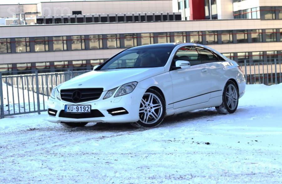 White Mercedes-Benz E 350 2009 in Riga, with an engine capacity of 3.00 L and mileage of 286 thousand km for 8880 €, photo 3 on AUTOMOTO.COM.LV