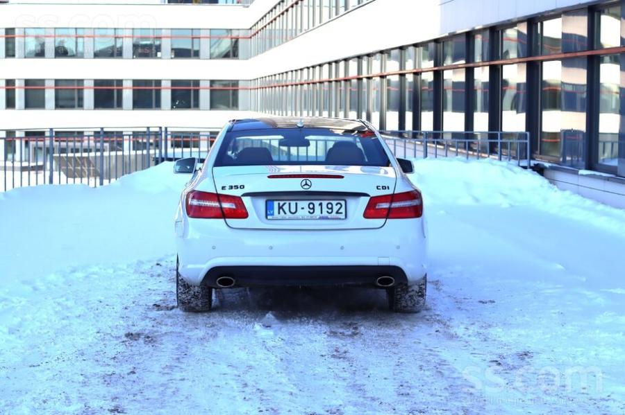 White Mercedes-Benz E 350 2009 in Riga, with an engine capacity of 3.00 L and mileage of 286 thousand km for 8880 €, photo 5 on AUTOMOTO.COM.LV