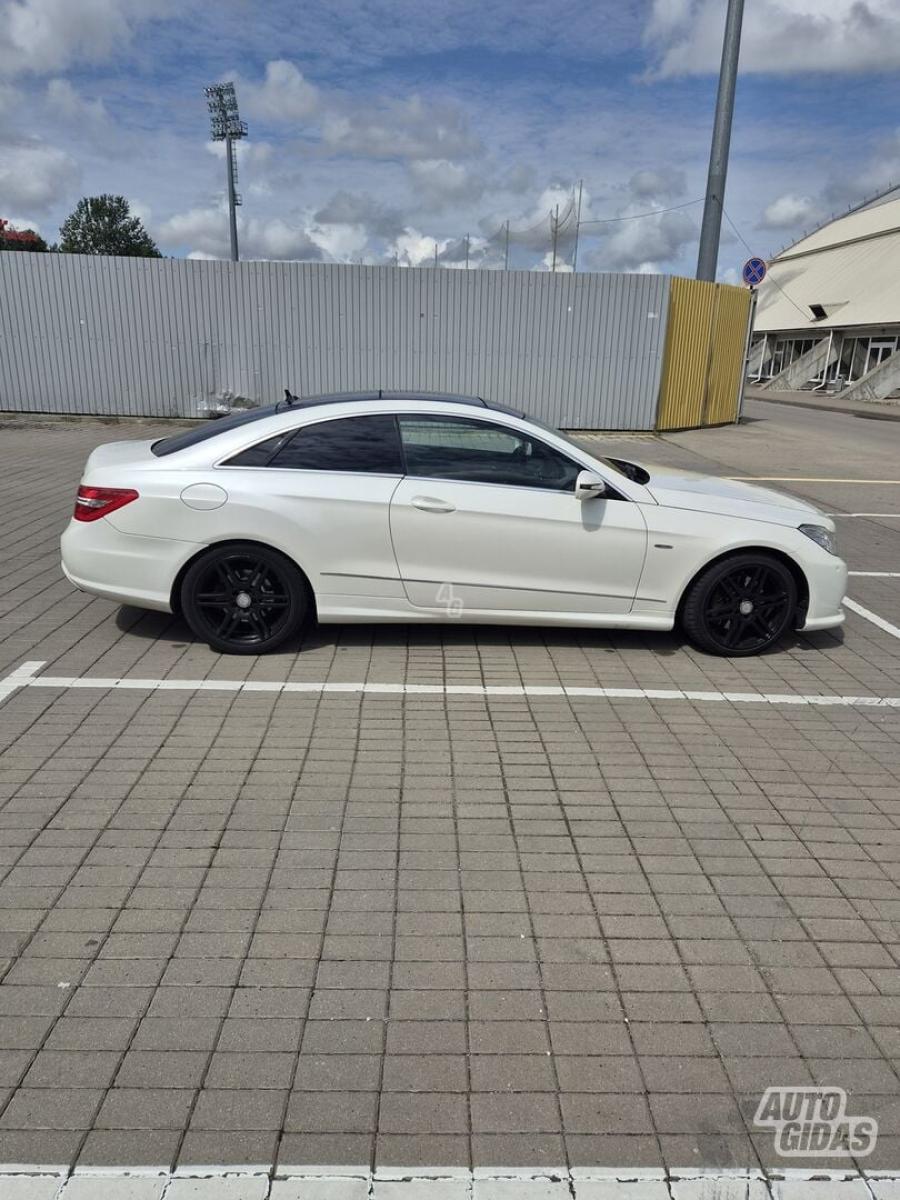 White Mercedes-Benz E 350 2009 in Marijampole, with an engine capacity of 3.00 L and mileage of 411 thousand km for 7000 €, photo 5 on AUTOMOTO.COM.LV