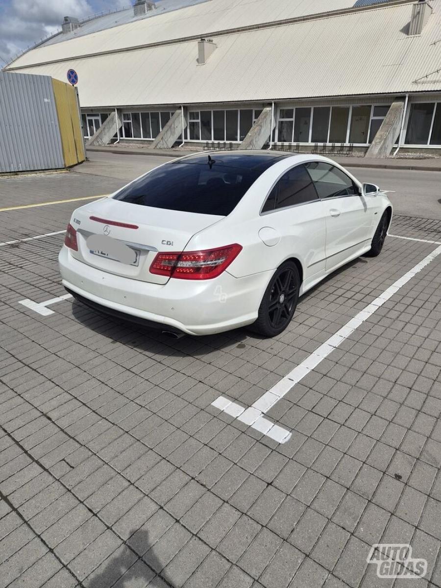 White Mercedes-Benz E 350 2009 in Marijampole, with an engine capacity of 3.00 L and mileage of 411 thousand km for 7000 €, photo 6 on AUTOMOTO.COM.LV