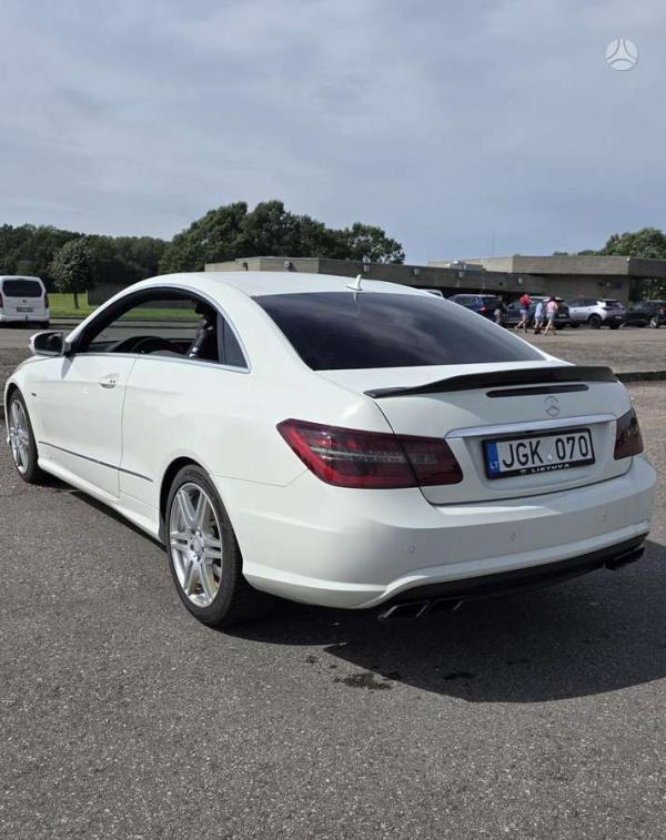Mercedes-Benz E 350 2009 Kauņa vietnē Balts Mercedes-Benz E 350 2009 Kauņa, ar dzinēja tilpumu 0.00 L un nobraukumu 271 tūkst. km par 6000 €, foto 4 vietnē AUTOMOTO.COM.LV