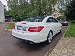 Белый Мерседес E 350 2009 в Рига, объемом двигателя 3.00 л и пробегом 214 тыс. км за 8000 €, фото 3 на AUTOMOTO.COM.LV