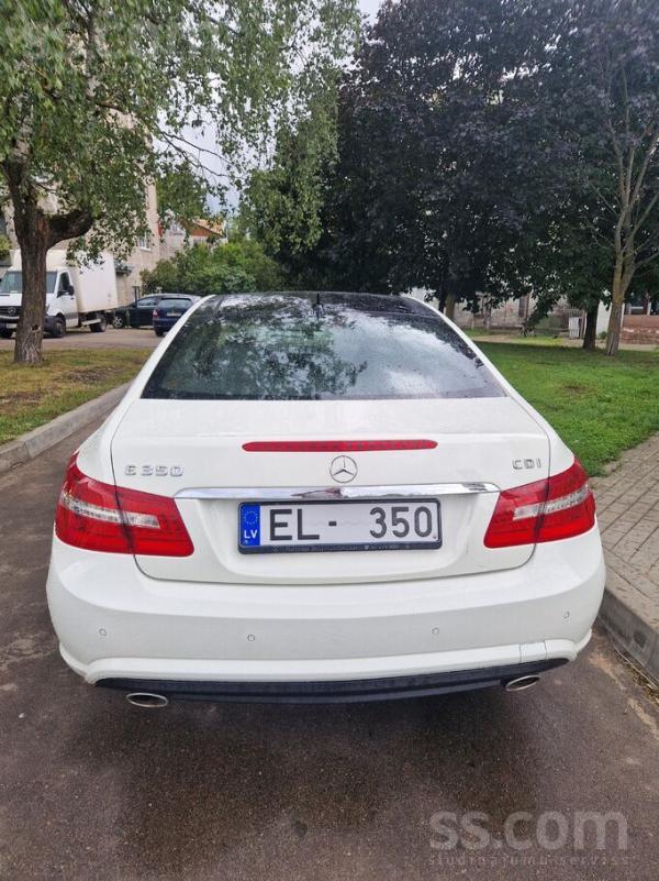 White Mercedes-Benz E 350 2009 in Riga, with an engine capacity of 3.00 L and mileage of 214 thousand km for 8000 €, photo 7 on AUTOMOTO.COM.LV