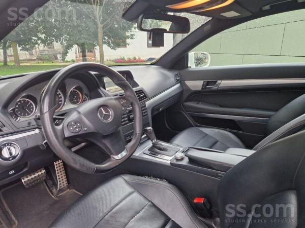 White Mercedes-Benz E 350 2009 in Riga, with an engine capacity of 3.00 L and mileage of 214 thousand km for 8000 €, photo 8 on AUTOMOTO.COM.LV