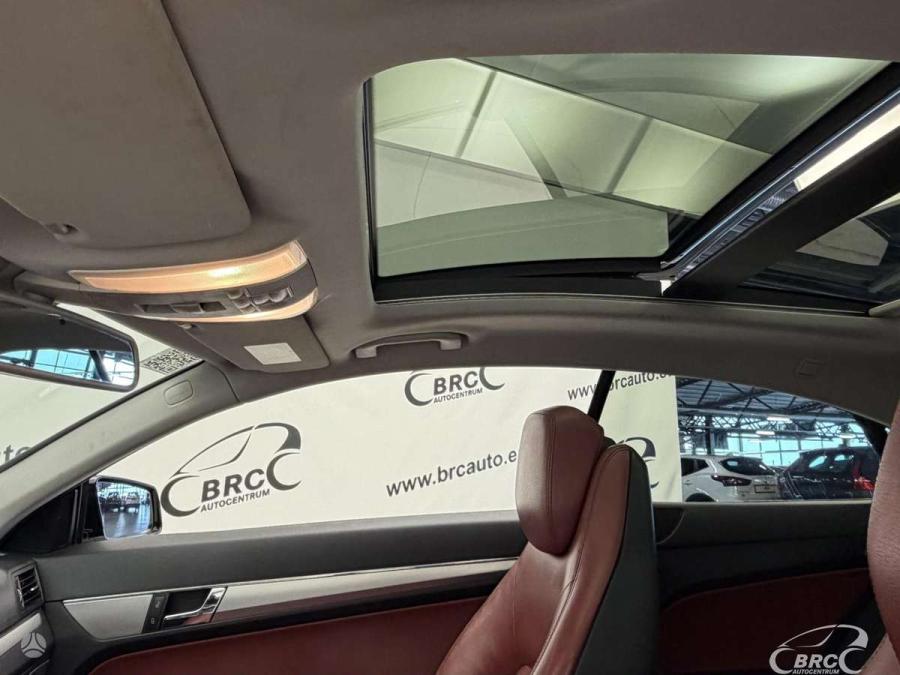 Balts Mercedes-Benz E 350 2009 Viļņa, ar dzinēja tilpumu 2.99 L un nobraukumu 302 tūkst. km par 7300 €, foto 25 vietnē AUTOMOTO.COM.LV