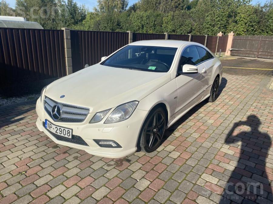 White Mercedes-Benz E 350 2010 in Riga, with an engine capacity of 3.00 L and mileage of 270 thousand km for 9000 €, photo 1 on AUTOMOTO.COM.LV
