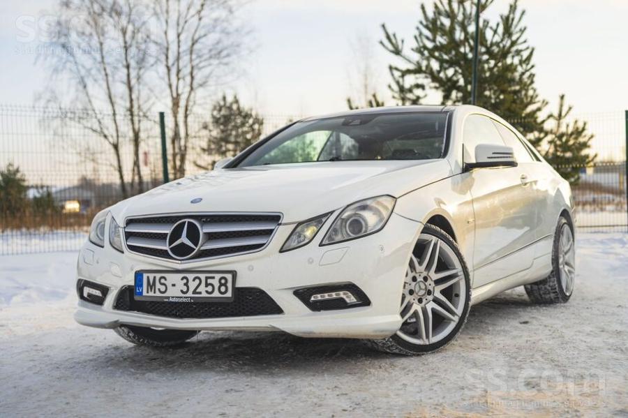 White Mercedes-Benz E 350 2010 in Riga, with an engine capacity of 3.00 L and mileage of 336 thousand km for 8690 €, photo 1 on AUTOMOTO.COM.LV