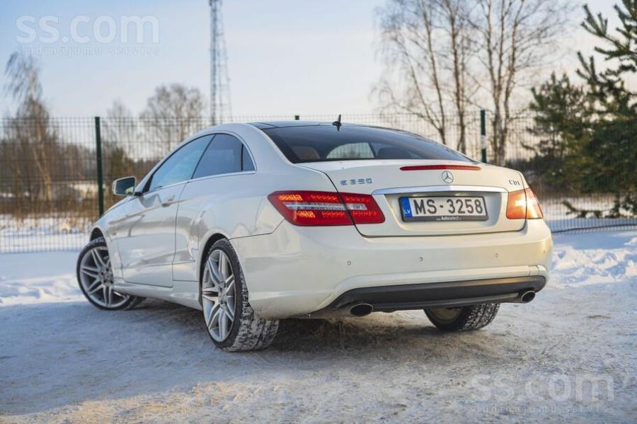 White Mercedes-Benz E 350 2010 in Riga, with an engine capacity of 3.00 L and mileage of 336 thousand km for 8690 €, photo 4 on AUTOMOTO.COM.LV