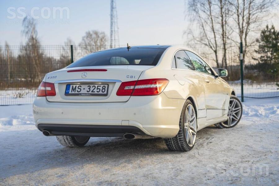 White Mercedes-Benz E 350 2010 in Riga, with an engine capacity of 3.00 L and mileage of 336 thousand km for 8690 €, photo 6 on AUTOMOTO.COM.LV