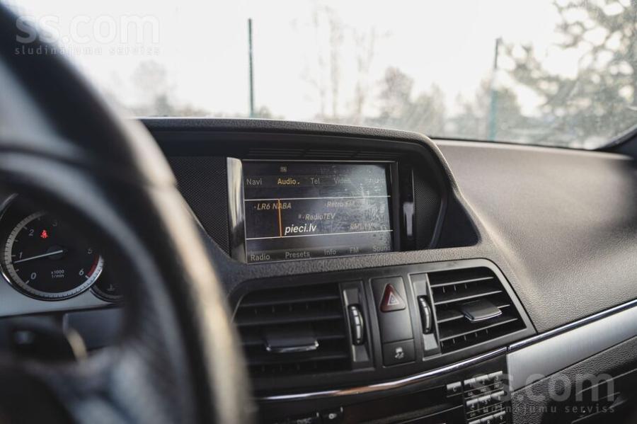 White Mercedes-Benz E 350 2010 in Riga, with an engine capacity of 3.00 L and mileage of 336 thousand km for 8690 €, photo 19 on AUTOMOTO.COM.LV