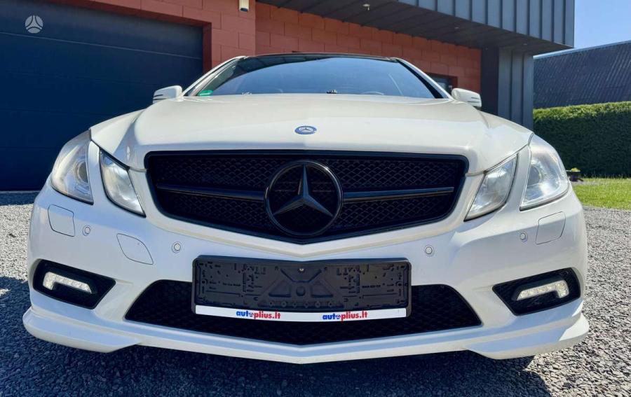 White Mercedes-Benz E 350 2010 in Marijampole, with an engine capacity of 2.99 L and mileage of 287 thousand km for 8500 €, photo 6 on AUTOMOTO.COM.LV