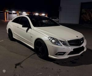 Белый Мерседес E 350 2010 в Вильнюс, объемом двигателя 3.50 л и пробегом 380 тыс. км за 6750 €, фото 1 на AUTOMOTO.COM.LV