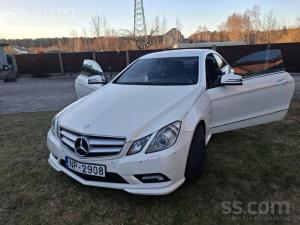 White Mercedes-Benz E 350 2010 in Riga, with an engine capacity of 3.00 L and mileage of 290 thousand km for 4750 €, photo 5 on AUTOMOTO.COM.LV