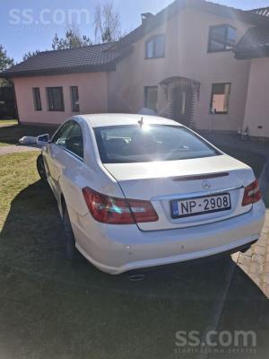 White Mercedes-Benz E 350 2010 in Riga, with an engine capacity of 3.00 L and mileage of 290 thousand km for 4750 €, photo 7 on AUTOMOTO.COM.LV