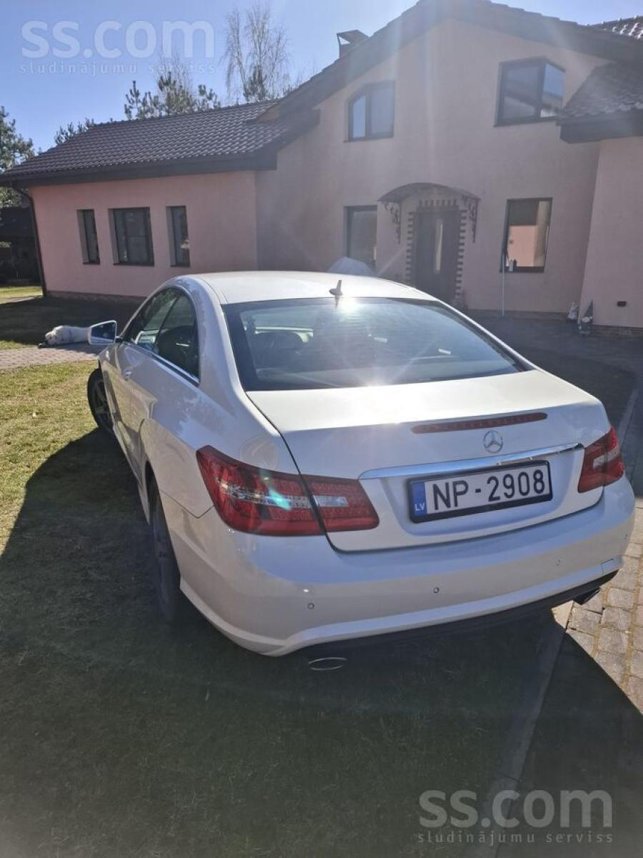 White Mercedes-Benz E 350 2010 in Riga, with an engine capacity of 3.00 L and mileage of 290 thousand km for 4750 €, photo 7 on AUTOMOTO.COM.LV