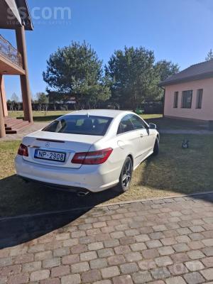 White Mercedes-Benz E 350 2010 in Riga, with an engine capacity of 3.00 L and mileage of 290 thousand km for 4750 €, photo 8 on AUTOMOTO.COM.LV