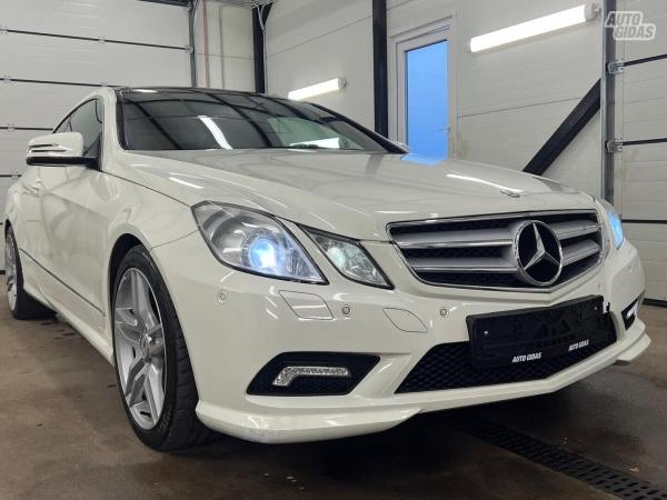 Mercedes-Benz E 350 2011 in Aukstieji Rusokai on AUTOMOTO.COM.LV White Mercedes-Benz E 350 2011 in Aukstieji Rusokai, with an engine capacity of 3.50 L and mileage of 139 thousand km for 7744 €, photo 1 on AUTOMOTO.COM.LV