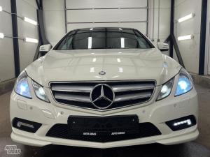 White Mercedes-Benz E 350 2011 in Aukstieji Rusokai, with an engine capacity of 3.50 L and mileage of 139 thousand km for 7744 €, photo 3 on AUTOMOTO.COM.LV