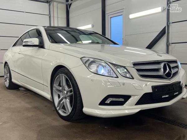 Mercedes-Benz E 350 2011 in Aukstieji Rusokai on AUTOMOTO.COM.LV White Mercedes-Benz E 350 2011 in Aukstieji Rusokai, with an engine capacity of 3.50 L and mileage of 139 thousand km for 7744 €, photo 5 on AUTOMOTO.COM.LV