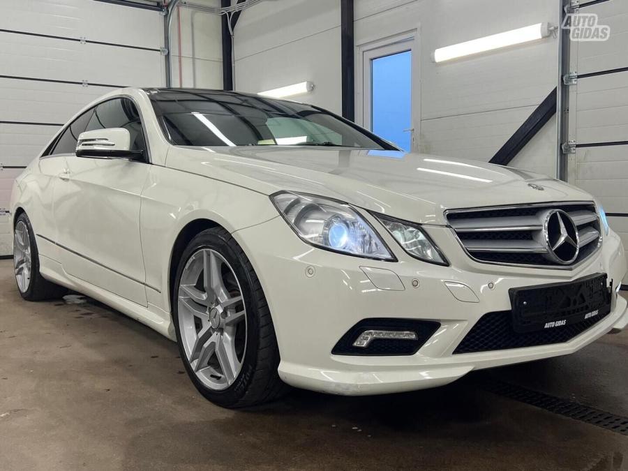 White Mercedes-Benz E 350 2011 in Aukstieji Rusokai, with an engine capacity of 3.50 L and mileage of 139 thousand km for 7744 €, photo 5 on AUTOMOTO.COM.LV