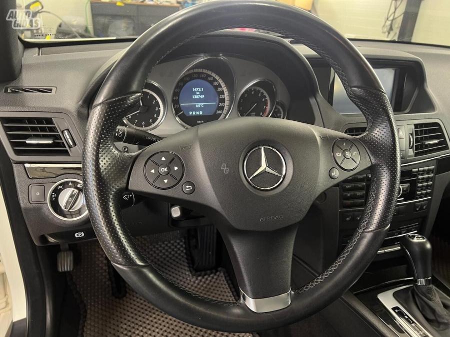 White Mercedes-Benz E 350 2011 in Aukstieji Rusokai, with an engine capacity of 3.50 L and mileage of 139 thousand km for 7744 €, photo 18 on AUTOMOTO.COM.LV