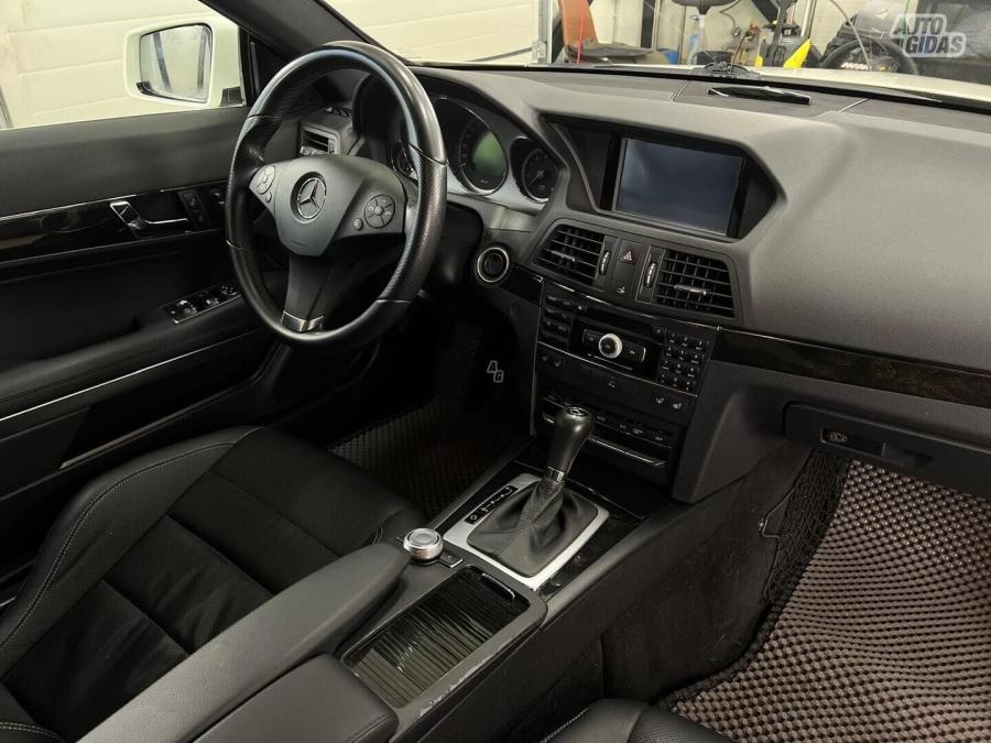 White Mercedes-Benz E 350 2011 in Aukstieji Rusokai, with an engine capacity of 3.50 L and mileage of 139 thousand km for 7744 €, photo 23 on AUTOMOTO.COM.LV