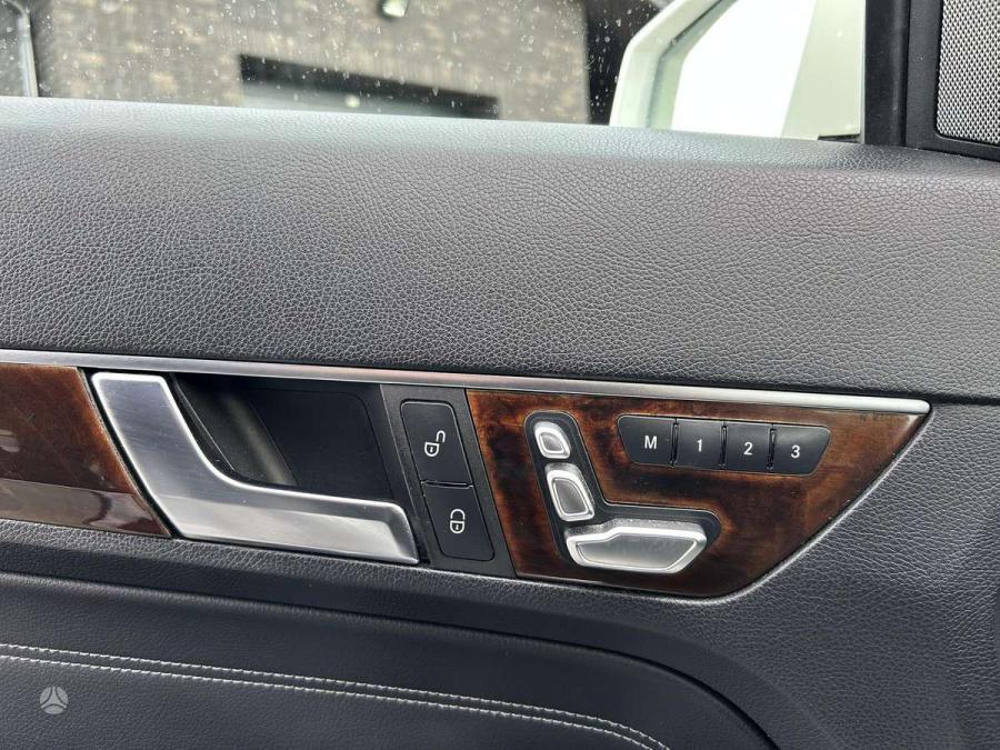 Balts Mercedes-Benz E 350 2014 Plungė, ar dzinēja tilpumu 3.50 L un nobraukumu 122 tūkst. km par 13500 €, foto 11 vietnē AUTOMOTO.COM.LV