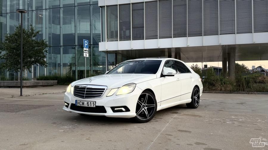 Balts Mercedes-Benz E 350 2010 Viļņa, ar dzinēja tilpumu 3.00 L un nobraukumu 289 tūkst. km par 8400 €, foto 3 vietnē AUTOMOTO.COM.LV