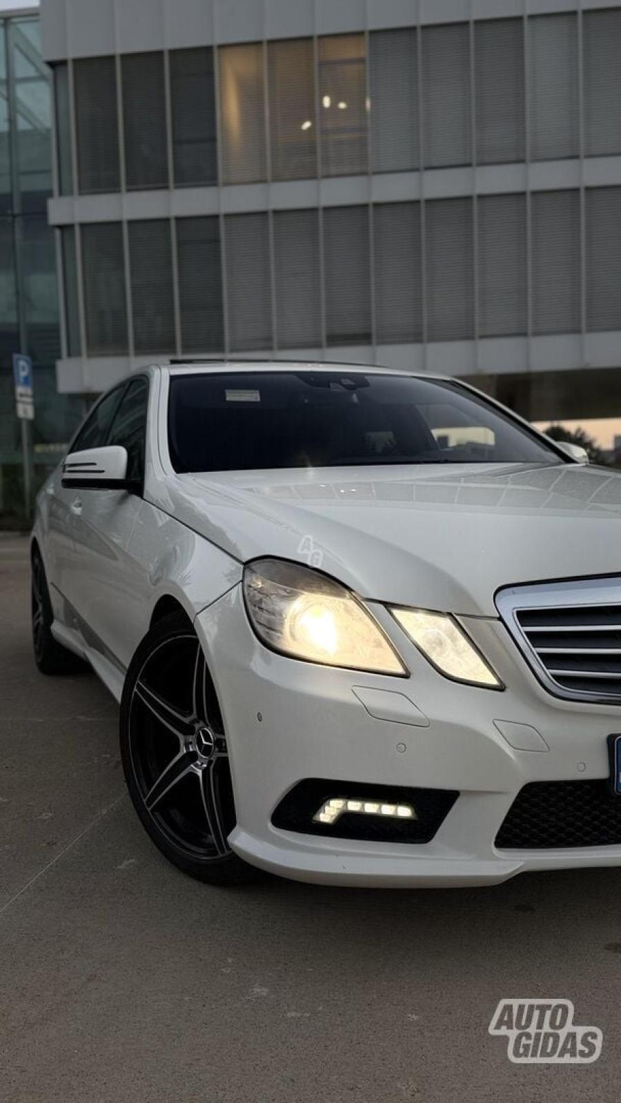 Balts Mercedes-Benz E 350 2010 Viļņa, ar dzinēja tilpumu 3.00 L un nobraukumu 289 tūkst. km par 8400 €, foto 4 vietnē AUTOMOTO.COM.LV