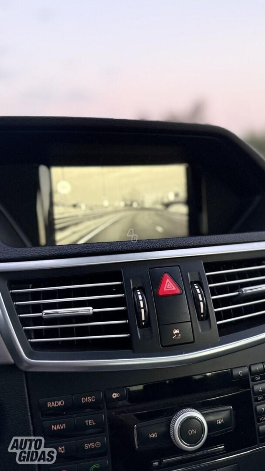 Balts Mercedes-Benz E 350 2010 Viļņa, ar dzinēja tilpumu 3.00 L un nobraukumu 289 tūkst. km par 8400 €, foto 19 vietnē AUTOMOTO.COM.LV