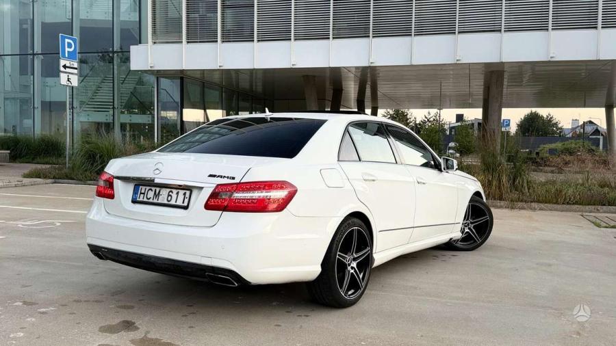 White Mercedes-Benz E 350 2010 in Vilnius, with an engine capacity of 2.99 L and mileage of 289 thousand km for 7900 €, photo 6 on AUTOMOTO.COM.LV