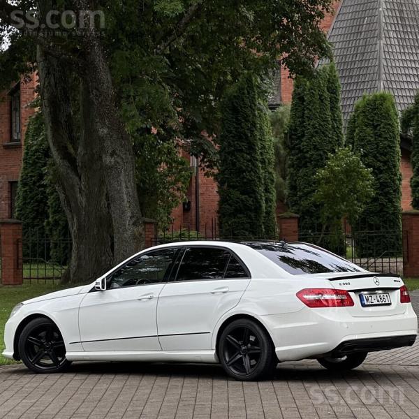 White Mercedes-Benz E 350 2010 in Dobele, with an engine capacity of 3.00 L and mileage of 365 thousand km for 7550 €, photo 4 on AUTOMOTO.COM.LV