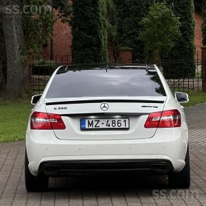 White Mercedes-Benz E 350 2010 in Dobele, with an engine capacity of 3.00 L and mileage of 365 thousand km for 7550 €, photo 6 on AUTOMOTO.COM.LV