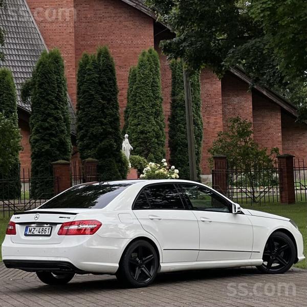 White Mercedes-Benz E 350 2010 in Dobele, with an engine capacity of 3.00 L and mileage of 365 thousand km for 7550 €, photo 3 on AUTOMOTO.COM.LV
