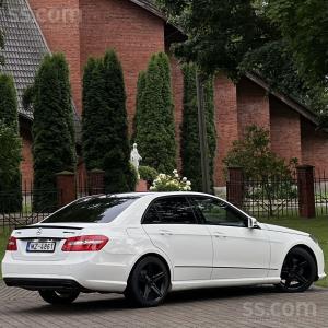 White Mercedes-Benz E 350 2010 in Dobele, with an engine capacity of 3.00 L and mileage of 365 thousand km for 7550 €, photo 4 on AUTOMOTO.COM.LV