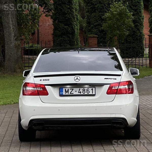 White Mercedes-Benz E 350 2010 in Dobele, with an engine capacity of 3.00 L and mileage of 365 thousand km for 7550 €, photo 5 on AUTOMOTO.COM.LV