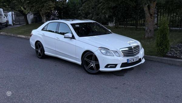 White Mercedes-Benz E 350 2010 in Vilnius, with an engine capacity of 2.99 L and mileage of 270 thousand km for 6950 €, photo 4 on AUTOMOTO.COM.LV
