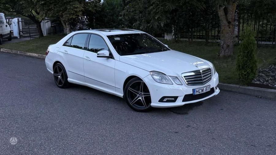 White Mercedes-Benz E 350 2010 in Vilnius, with an engine capacity of 2.99 L and mileage of 270 thousand km for 6950 €, photo 4 on AUTOMOTO.COM.LV