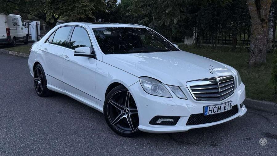 White Mercedes-Benz E 350 2010 in Vilnius, with an engine capacity of 2.99 L and mileage of 270 thousand km for 6950 €, photo 5 on AUTOMOTO.COM.LV