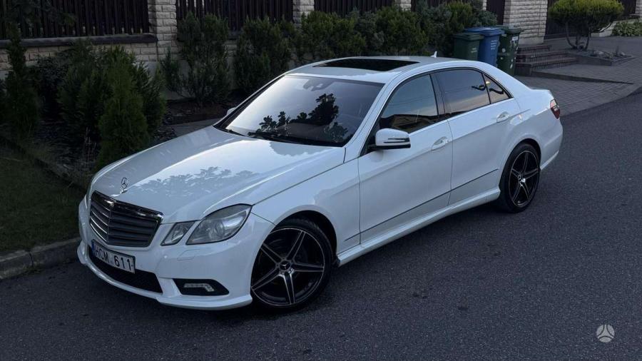 White Mercedes-Benz E 350 2010 in Vilnius, with an engine capacity of 2.99 L and mileage of 270 thousand km for 6950 €, photo 7 on AUTOMOTO.COM.LV