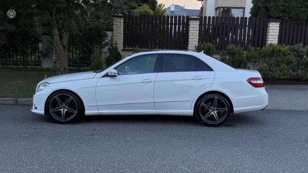 White Mercedes-Benz E 350 2010 in Vilnius, with an engine capacity of 2.99 L and mileage of 270 thousand km for 6950 €, photo 8 on AUTOMOTO.COM.LV