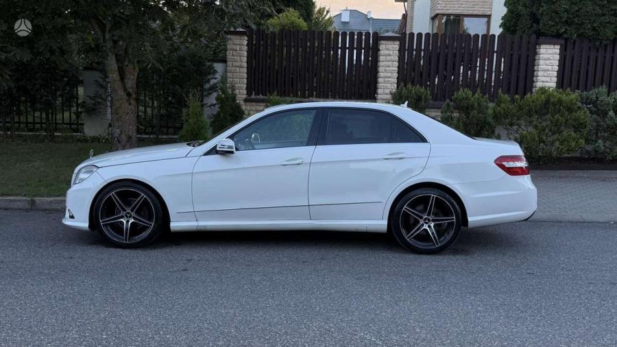 White Mercedes-Benz E 350 2010 in Vilnius, with an engine capacity of 2.99 L and mileage of 270 thousand km for 6950 €, photo 8 on AUTOMOTO.COM.LV