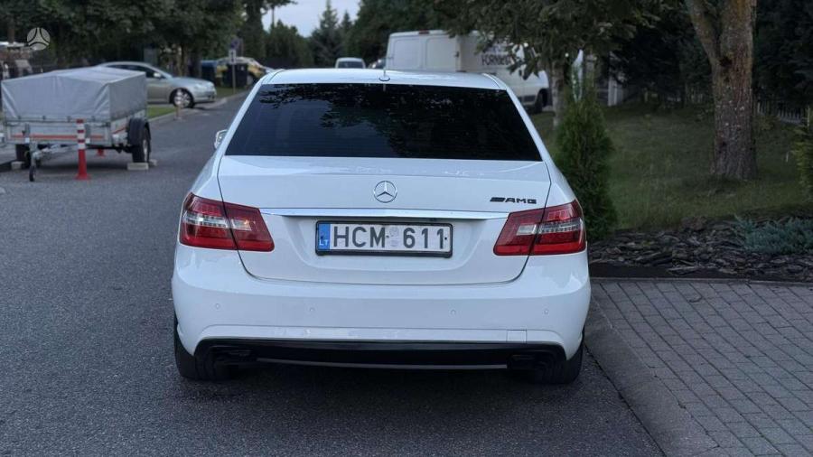 White Mercedes-Benz E 350 2010 in Vilnius, with an engine capacity of 2.99 L and mileage of 270 thousand km for 6950 €, photo 12 on AUTOMOTO.COM.LV