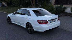 White Mercedes-Benz E 350 2010 in Vilnius, with an engine capacity of 2.99 L and mileage of 270 thousand km for 6950 €, photo 16 on AUTOMOTO.COM.LV