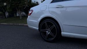 White Mercedes-Benz E 350 2010 in Vilnius, with an engine capacity of 2.99 L and mileage of 270 thousand km for 6950 €, photo 18 on AUTOMOTO.COM.LV