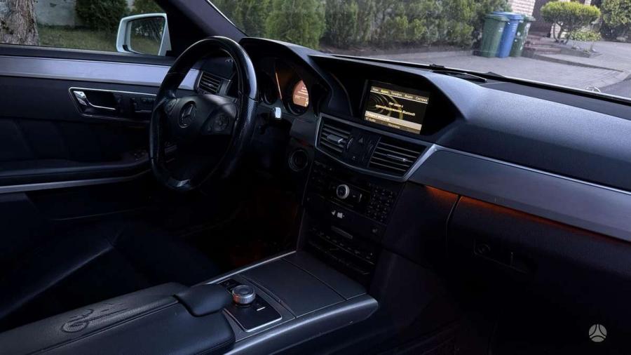 White Mercedes-Benz E 350 2010 in Vilnius, with an engine capacity of 2.99 L and mileage of 270 thousand km for 6950 €, photo 20 on AUTOMOTO.COM.LV