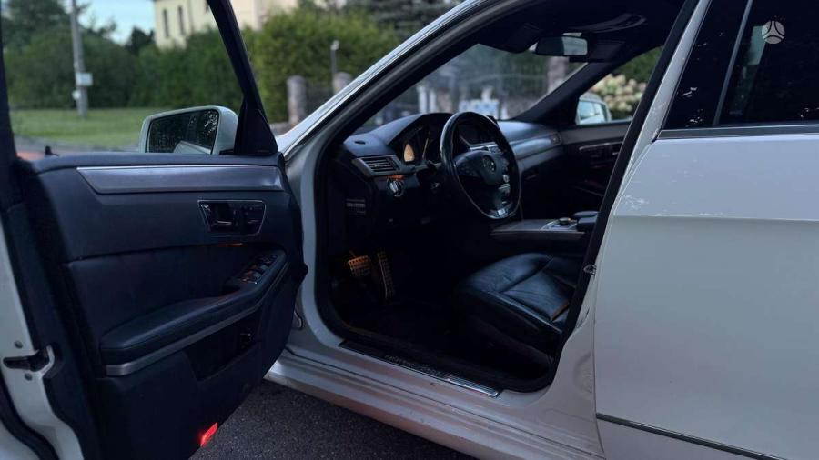 White Mercedes-Benz E 350 2010 in Vilnius, with an engine capacity of 2.99 L and mileage of 270 thousand km for 6950 €, photo 23 on AUTOMOTO.COM.LV